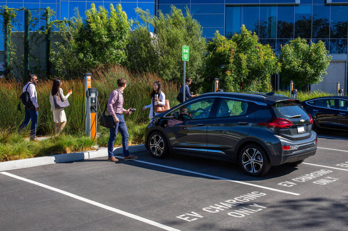 Major EV charging networks sign roaming agreement, opening door for ...