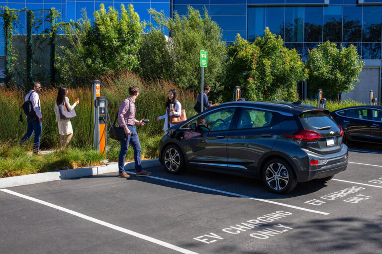 Major EV charging networks sign roaming agreement, opening door for ...