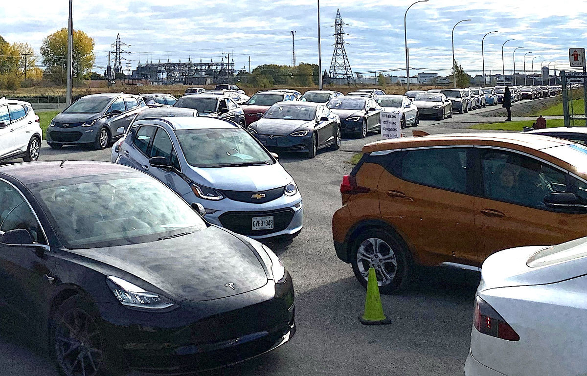 Gathering of 733 electric cars in Quebec breaks Guinness World Record