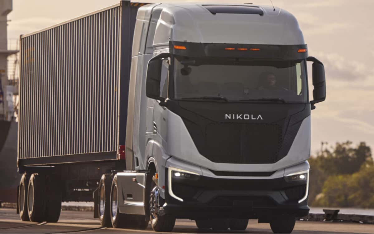 Hydrogen truck demo lets Alberta carriers do real-world test drives