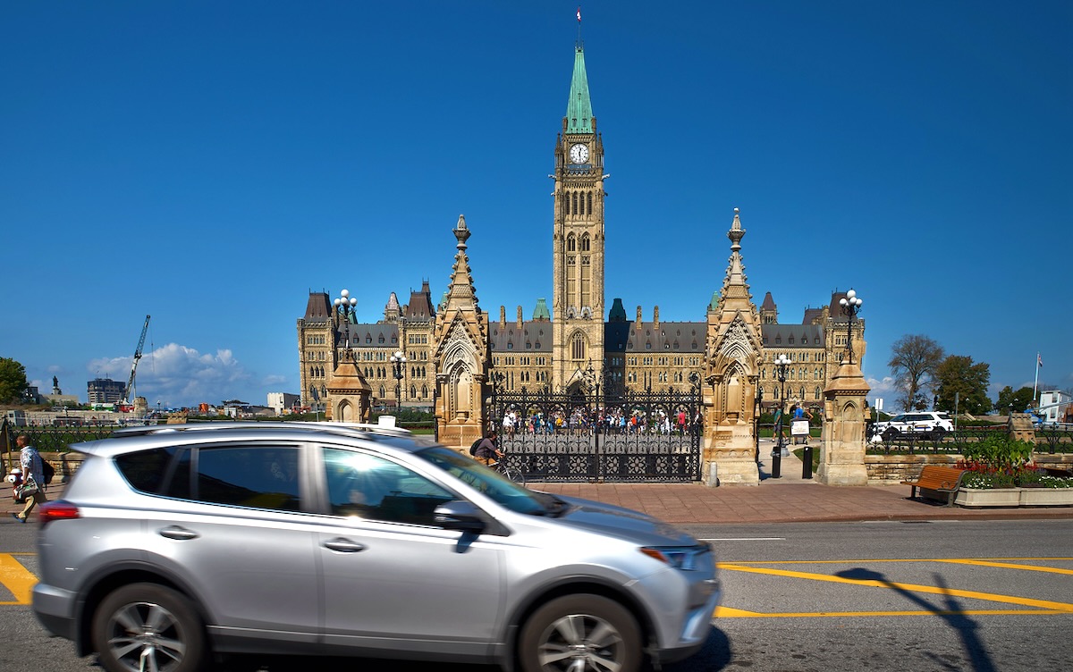 Ottawa unveils Electric Vehicle Availability Standard for ZEV target