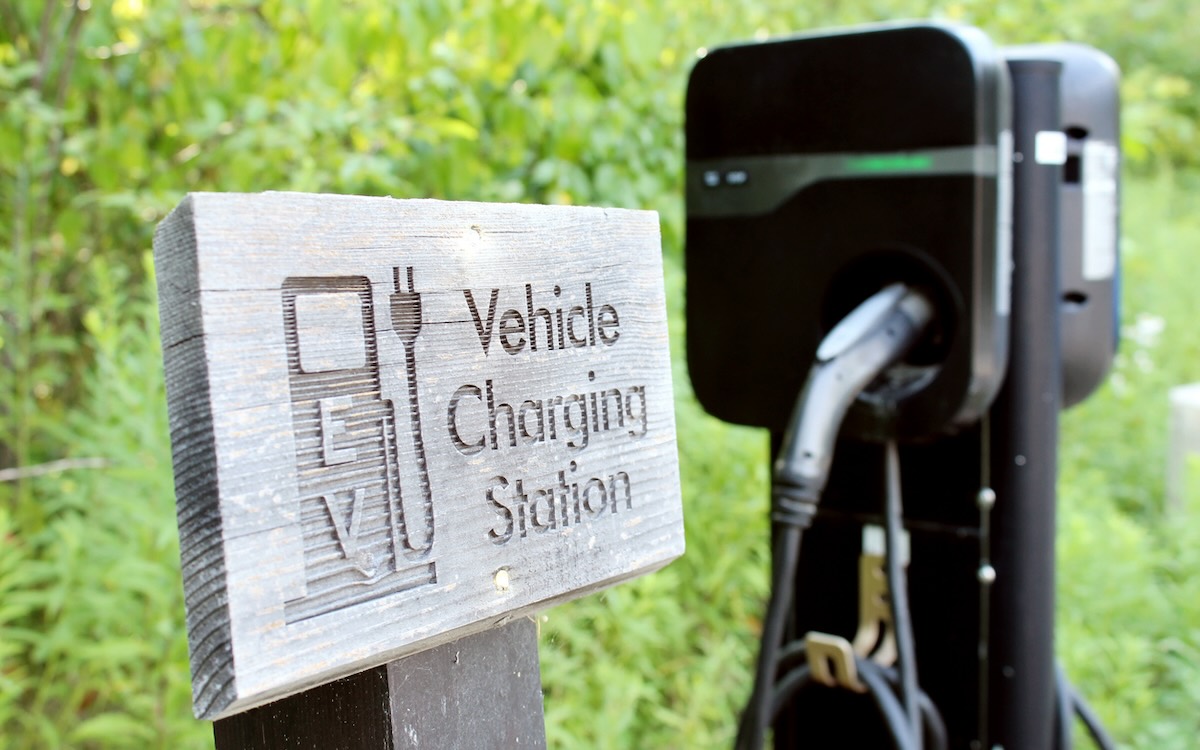 NRCan opens new ZEVIP RFP for public and private EV charging