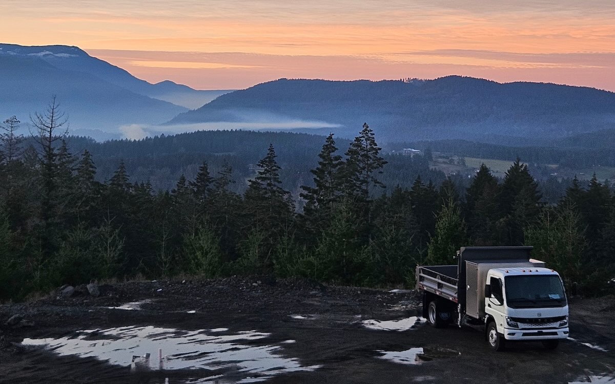 Rizon electric drup truck arrives in Canada to Villamar Construction